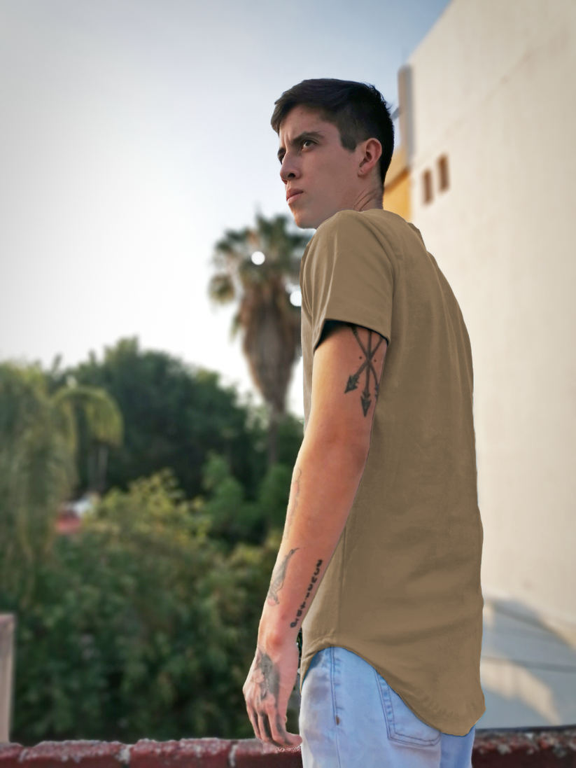 Playera Long Fit Caqui – Idink Clothing